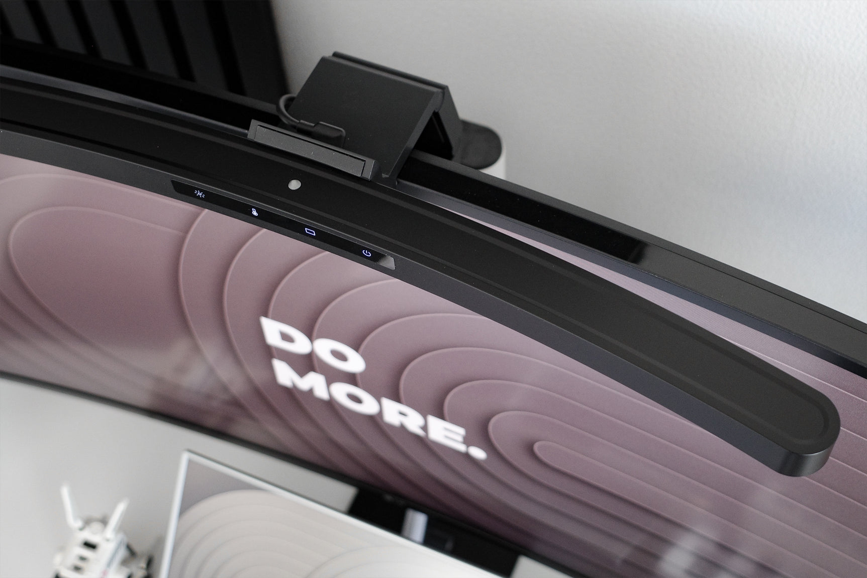ScreenLinear Glow Monitor Light Bar for Curved Screens with Shelf
